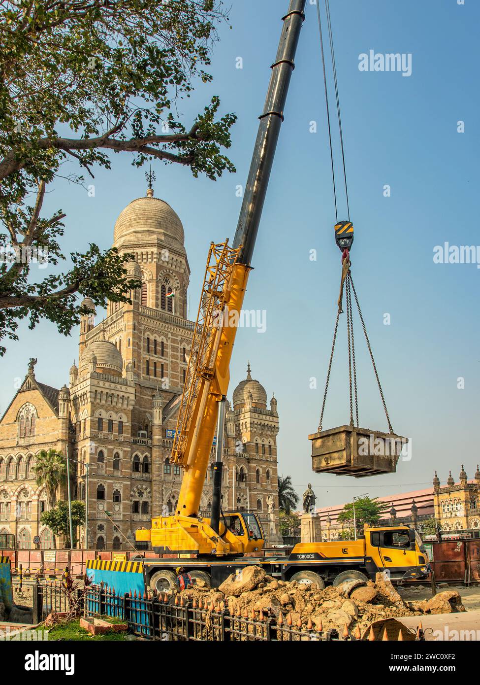 03 03 2022 Construction Cranes Working On Underground Mumbai: CSMT ...