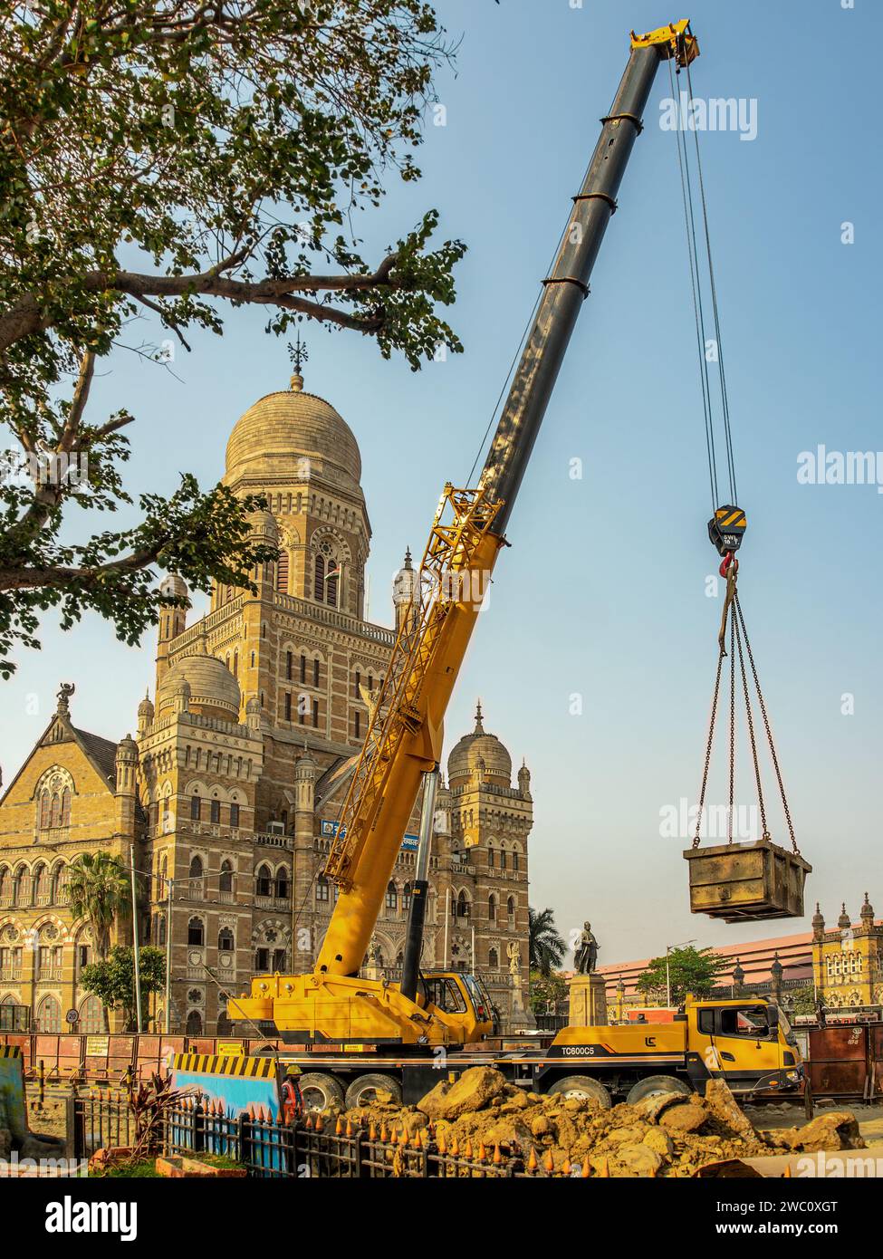 03 03 2022 Construction Cranes Working On Underground Mumbai: CSMT ...