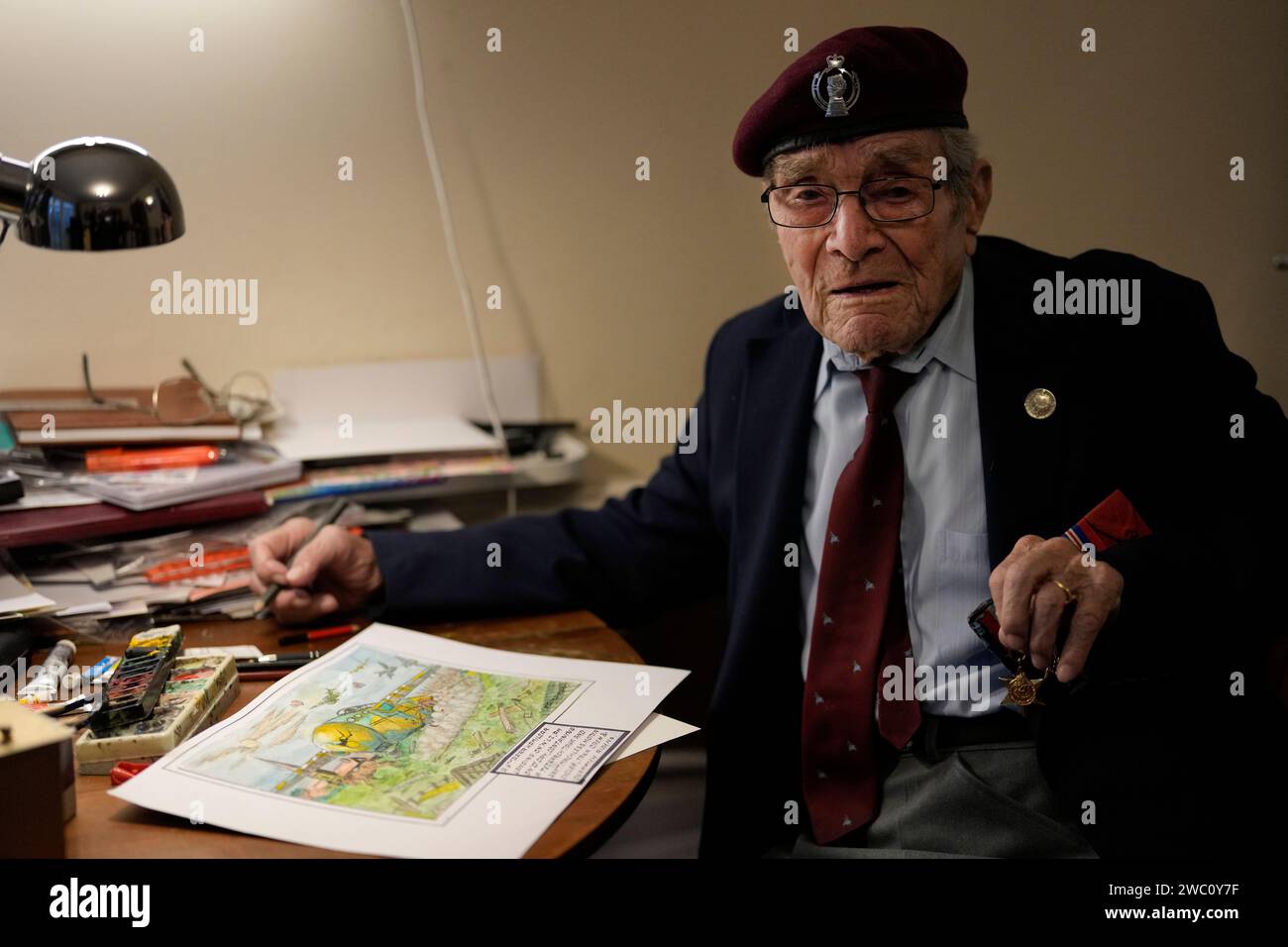 D-Day veteran Bill Gladden shows off one of his paintings, that depicts ...