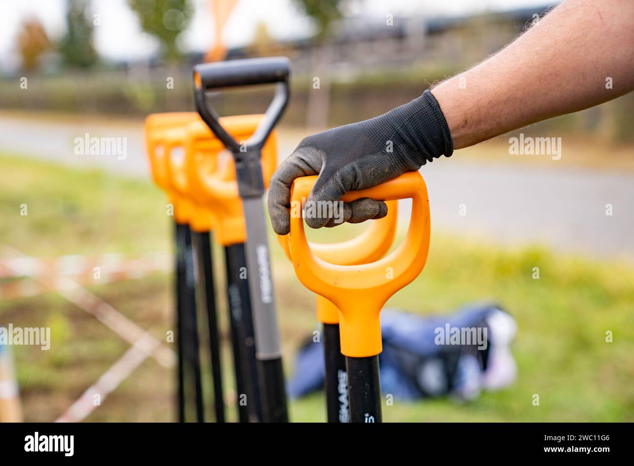 A man's hand in a black glove grasping a shovel Stock Photo - Alamy