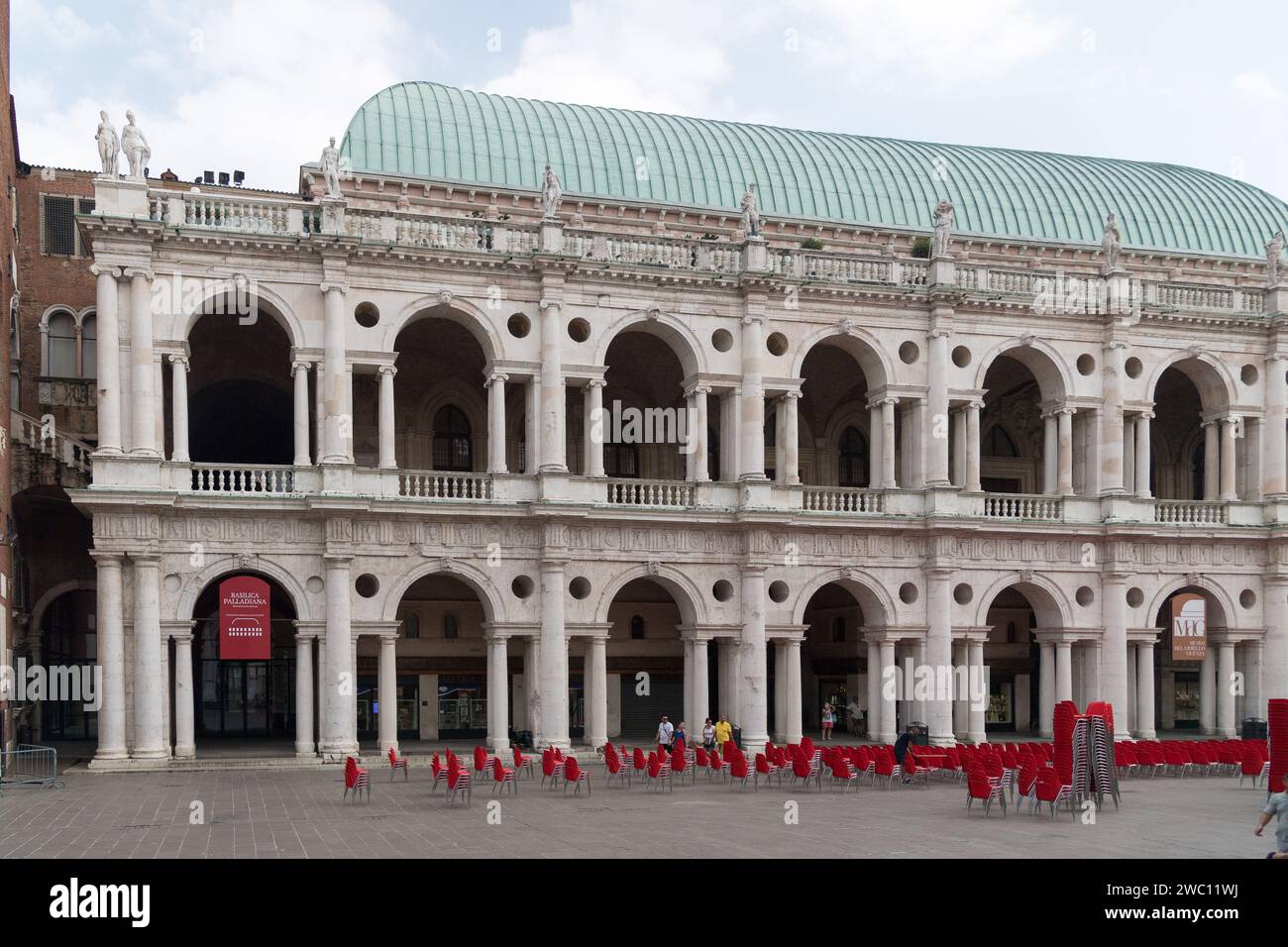 Large tripartite window hi-res stock photography and images - Alamy