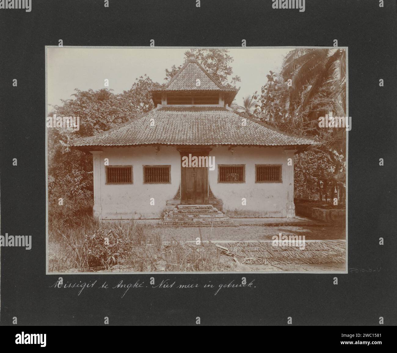 Exterior of a mosque in Angké (Batavia), Anonymous, c. 1920 photograph ...
