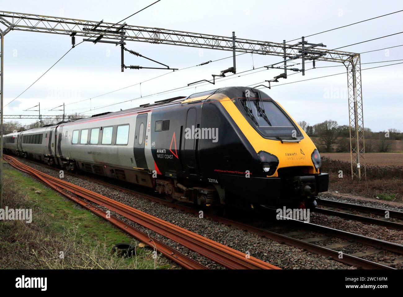 A Class 221 Super Voyager diesel-electric train, Avanti West Coast ...