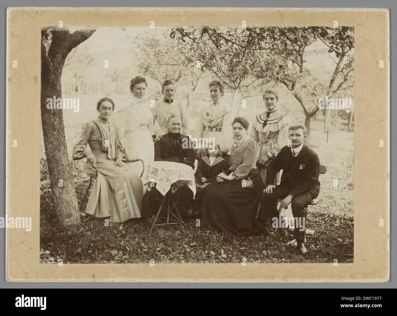 Family portrait of unknown people in a park, Anonymous, 1890 - c. 1910 ...