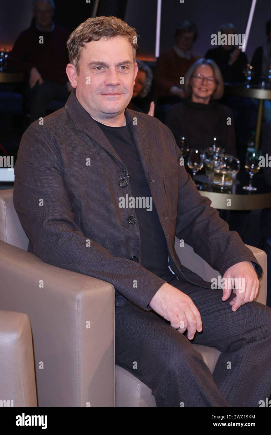 Schauspieler Sebastian Bezzel zu Gast in der NDR Talk Show im Studio ...