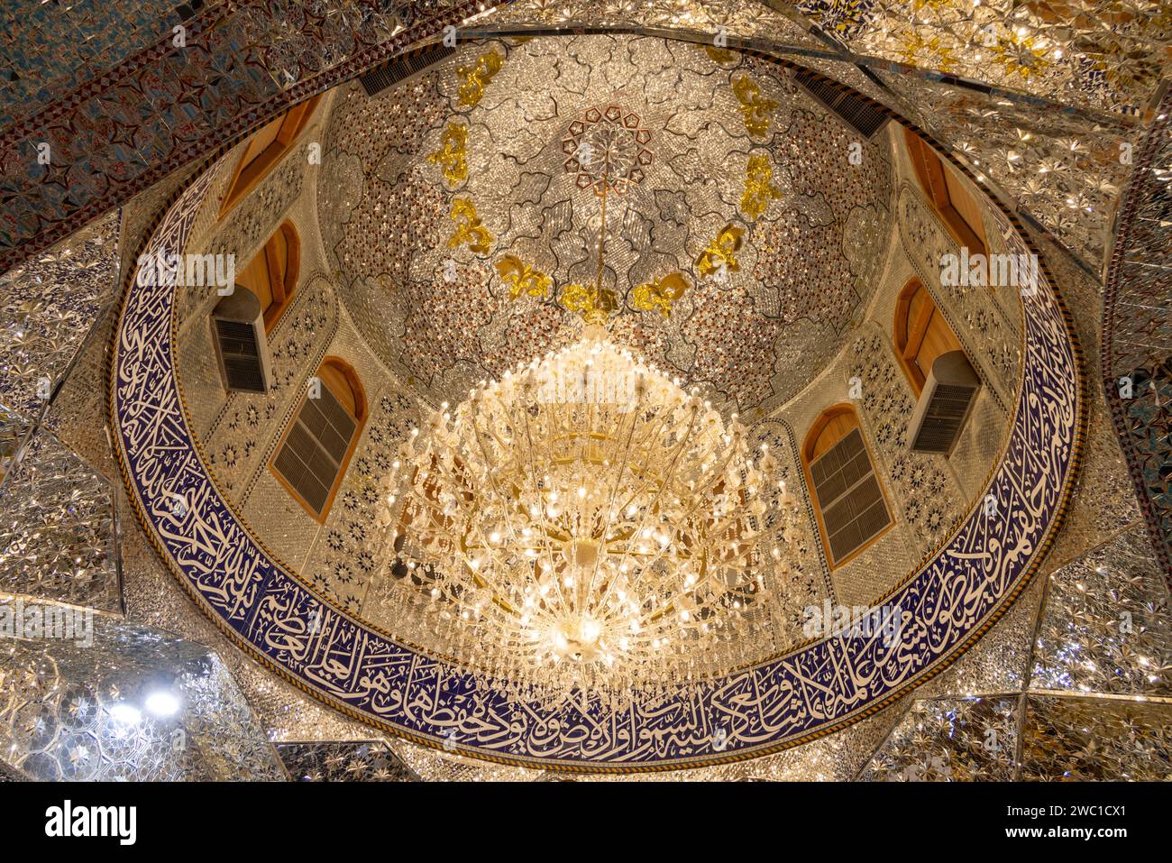 pilgrims, tomb of Hani ibn Urwa, Great Mosque of Kufa, Iraq Stock Photo ...
