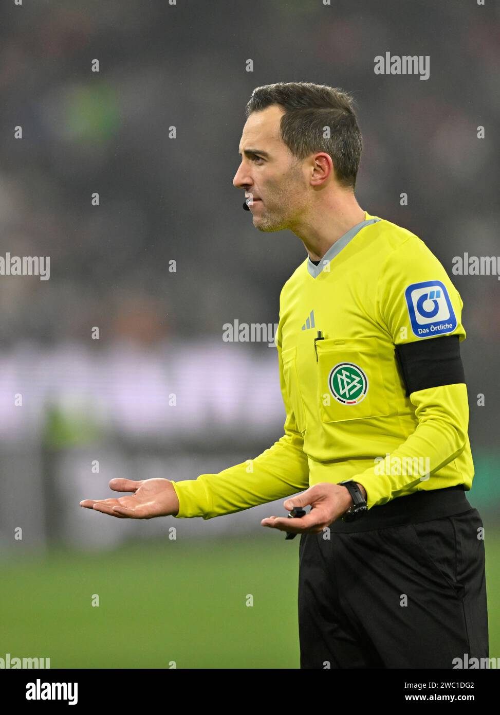 Muenchen, Deutschland. 12th Jan, 2024. Schiedsrichter Referee Benjamin ...