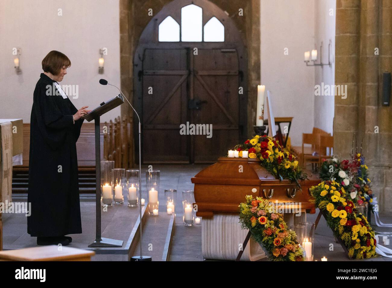 In einer bewegenden Trauerfeier haben Angehoerige und Mitglieder der westfaelischen Kirche am ...