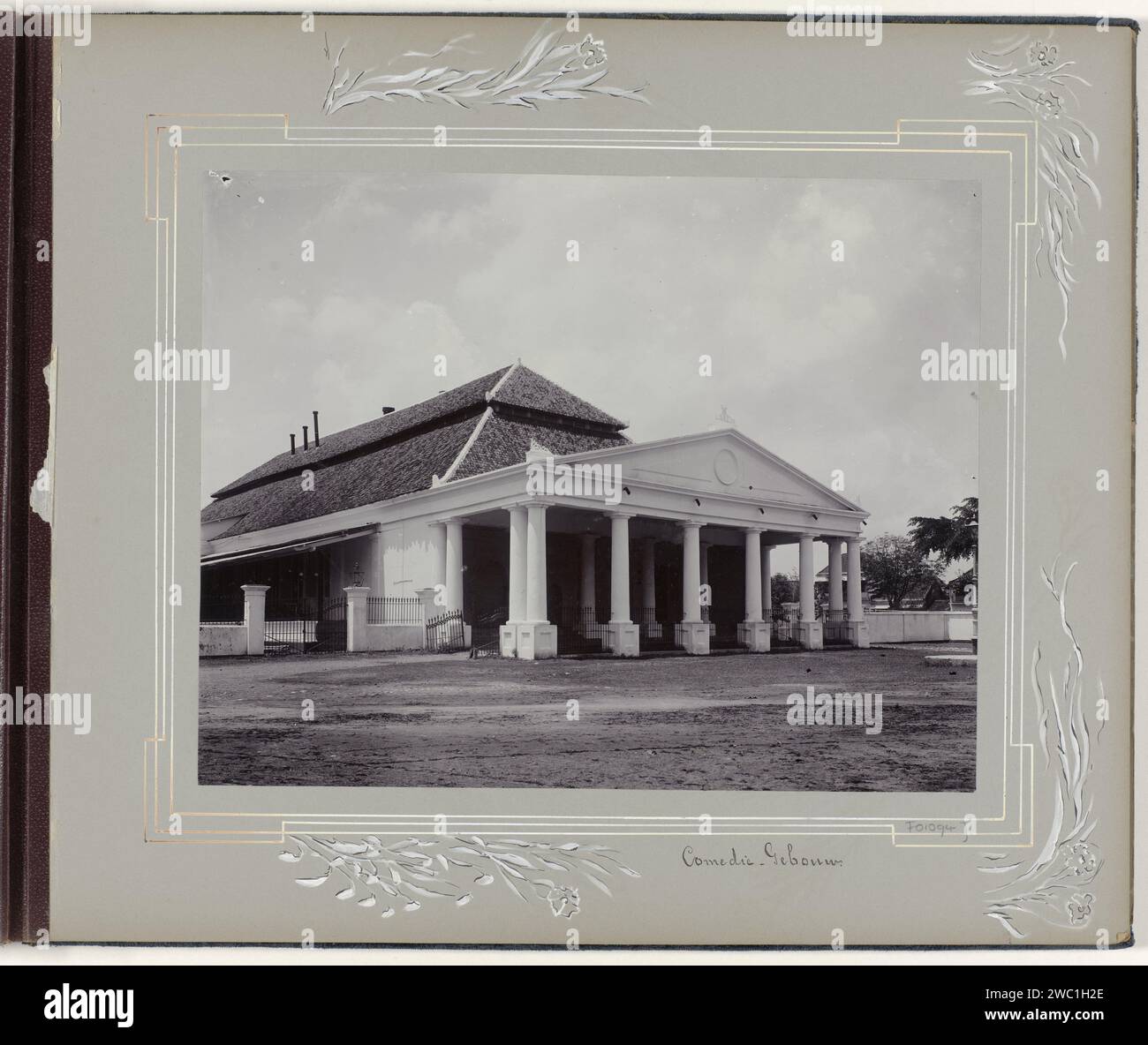 Exterior of the comedy building of Surabaya, Anonymous, c. 1900 ...