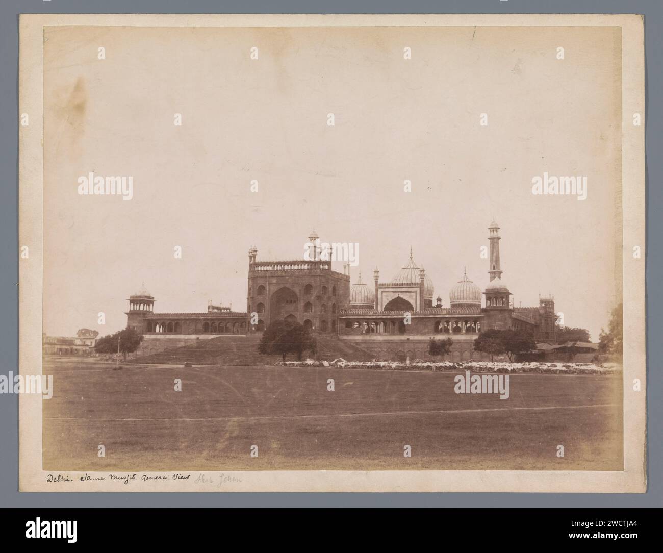 Masjid means hi-res stock photography and images - Alamy