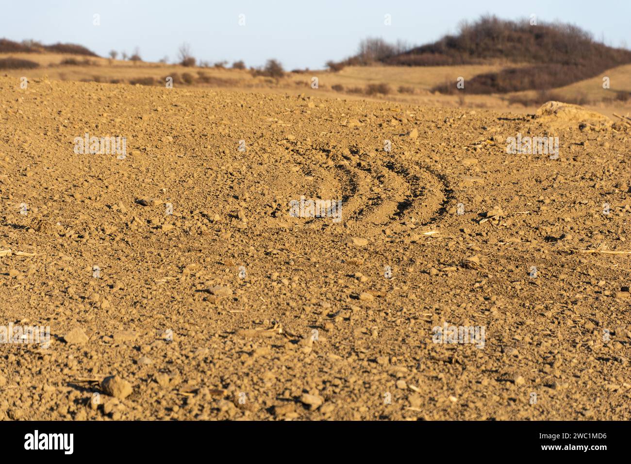 Farmland horizon soil hi-res stock photography and images - Alamy