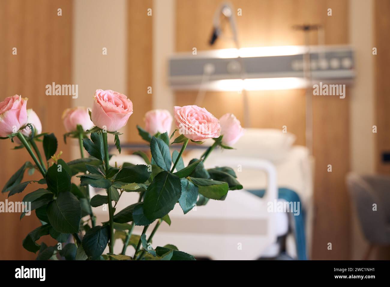 Bouquet flowers in hospital room hi-res stock photography and images ...