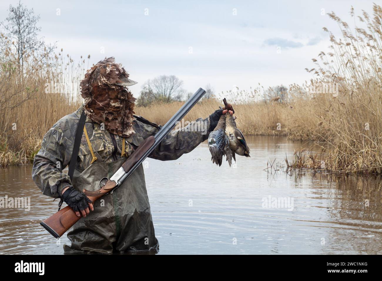 Two shot hi-res stock photography and images - Alamy