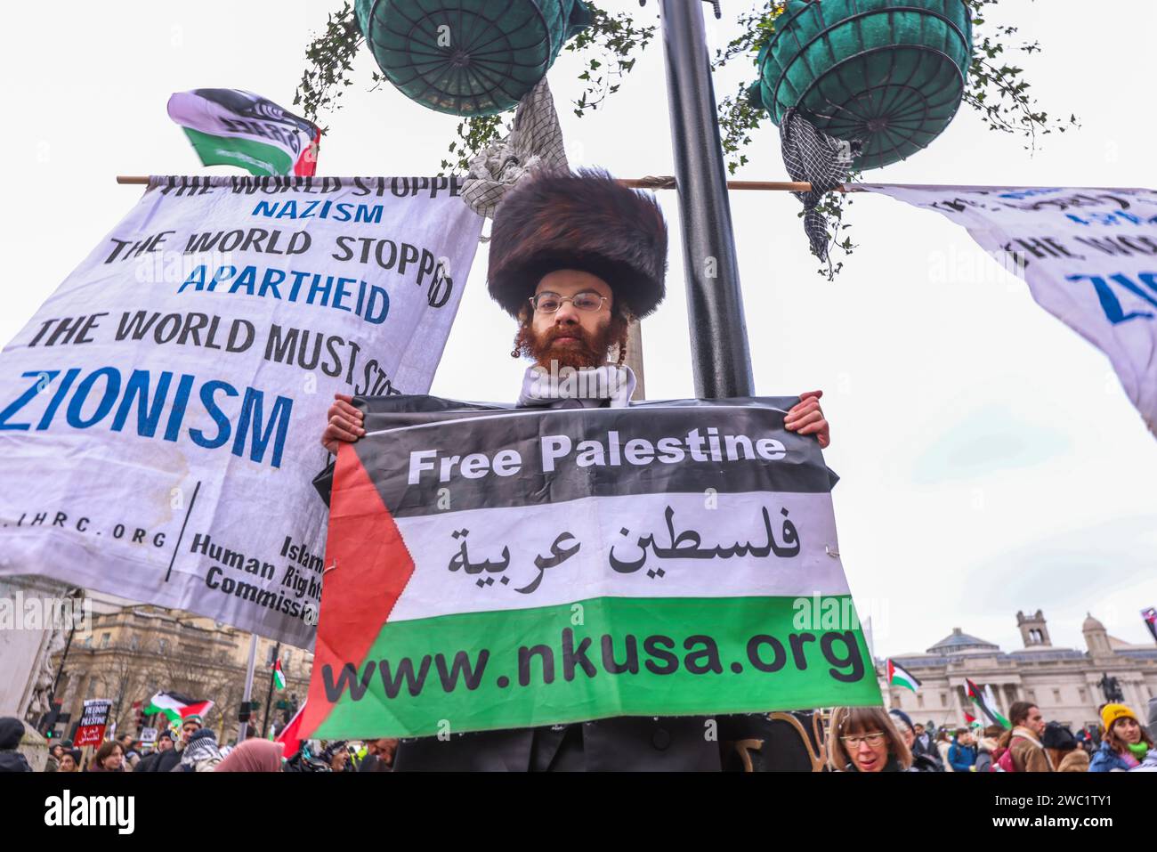 London, UK. 13th Jan, 2024. Religious group Naturei Karta at the Cease ...