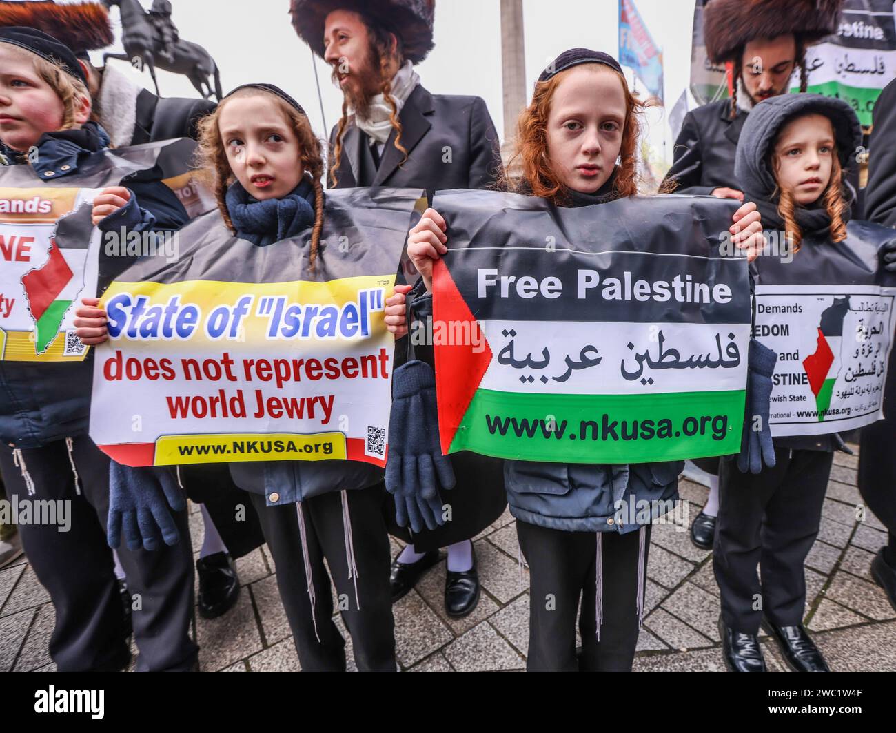 London, UK. 13th Jan, 2024. Religious group Naturei Karta at the Cease ...