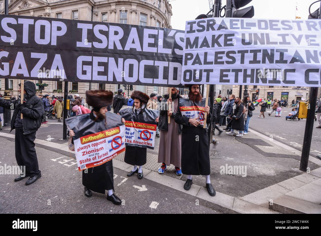 London, UK. 13th Jan, 2024. Religious group Naturei Karta at the Cease ...