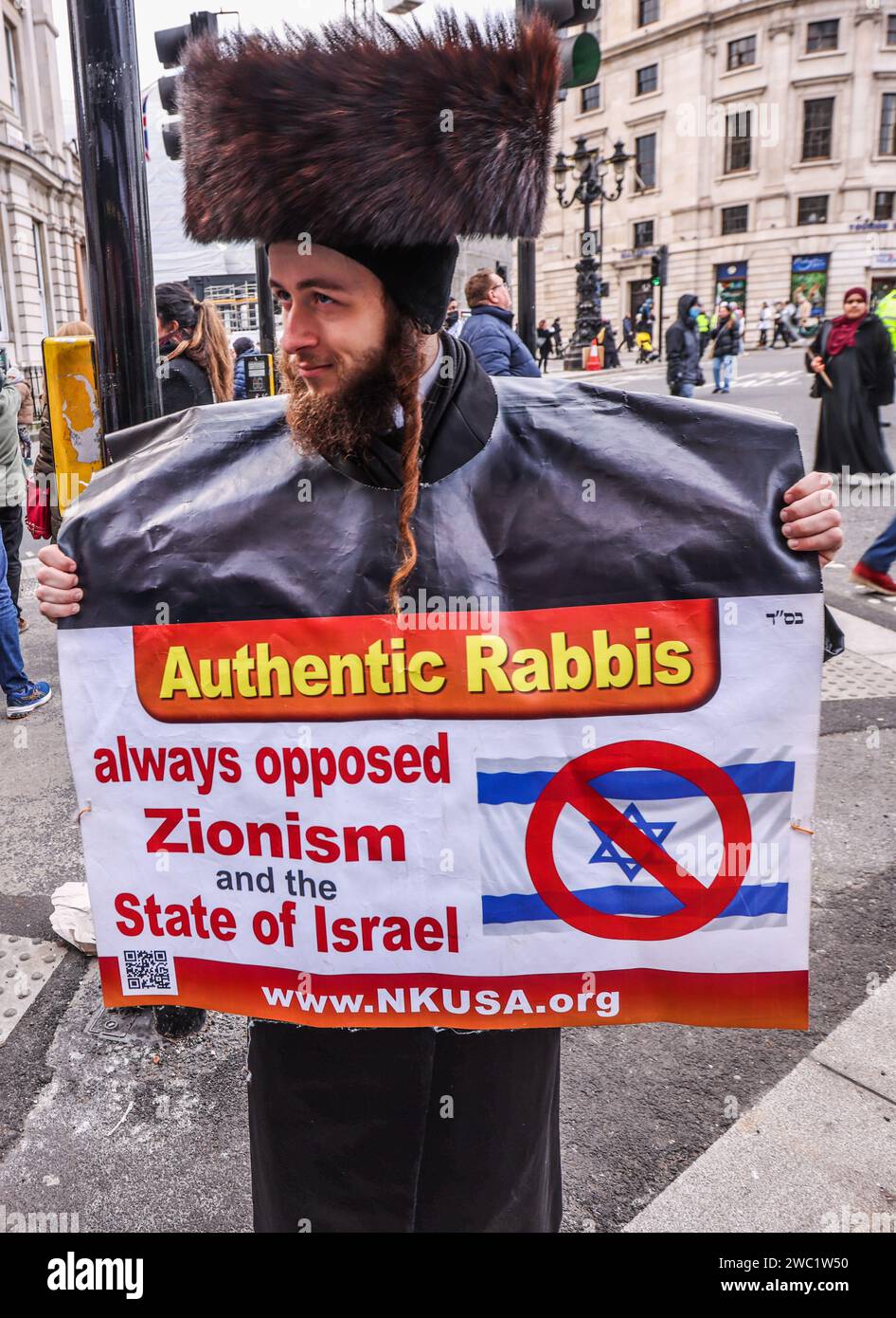 London, UK. 13th Jan, 2024. Religious group Naturei Karta at the Cease ...