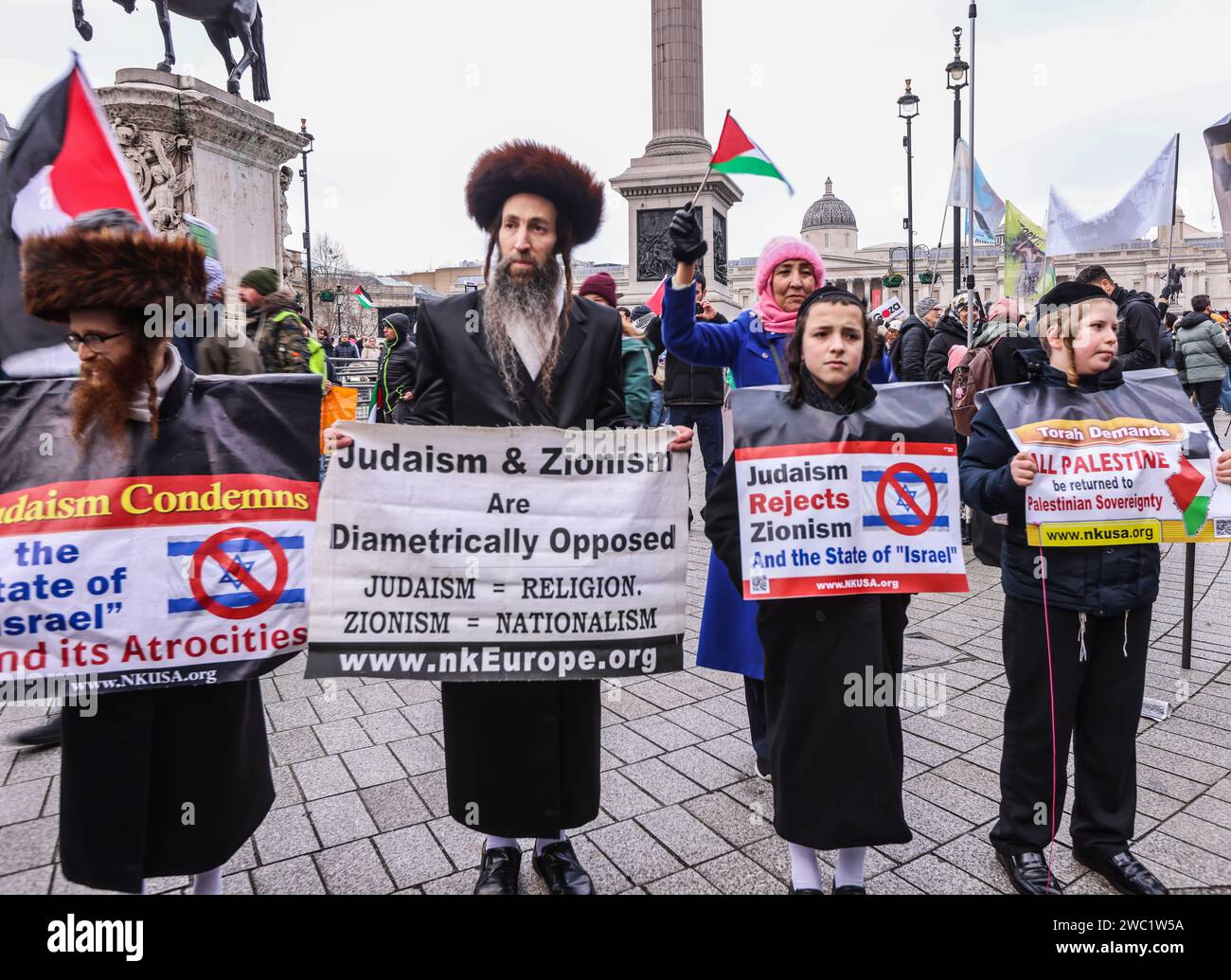 London, UK. 13th Jan, 2024. Religious group Naturei Karta at the Cease ...