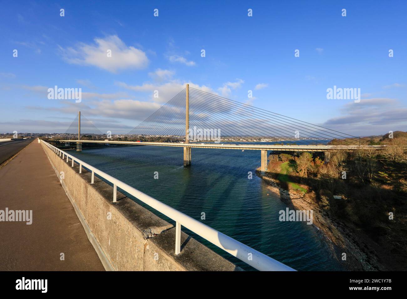 Blick von der Brücke Pont Albert-Louppe auf die Brücke Pont de l Iroise ...