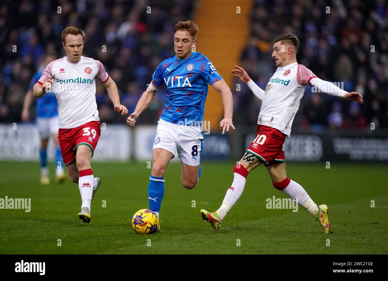 Stockport County's Callum Camps (centre) battle for the ball with ...