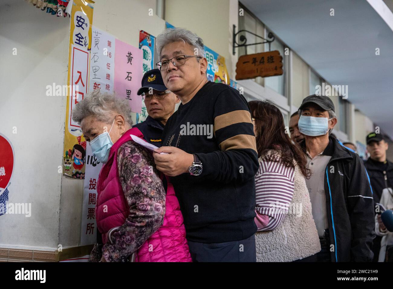 People were lining to vote at the polling station in Banqiao District ...