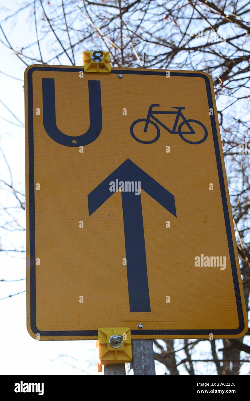 direction sing for bikes Stock Photo - Alamy