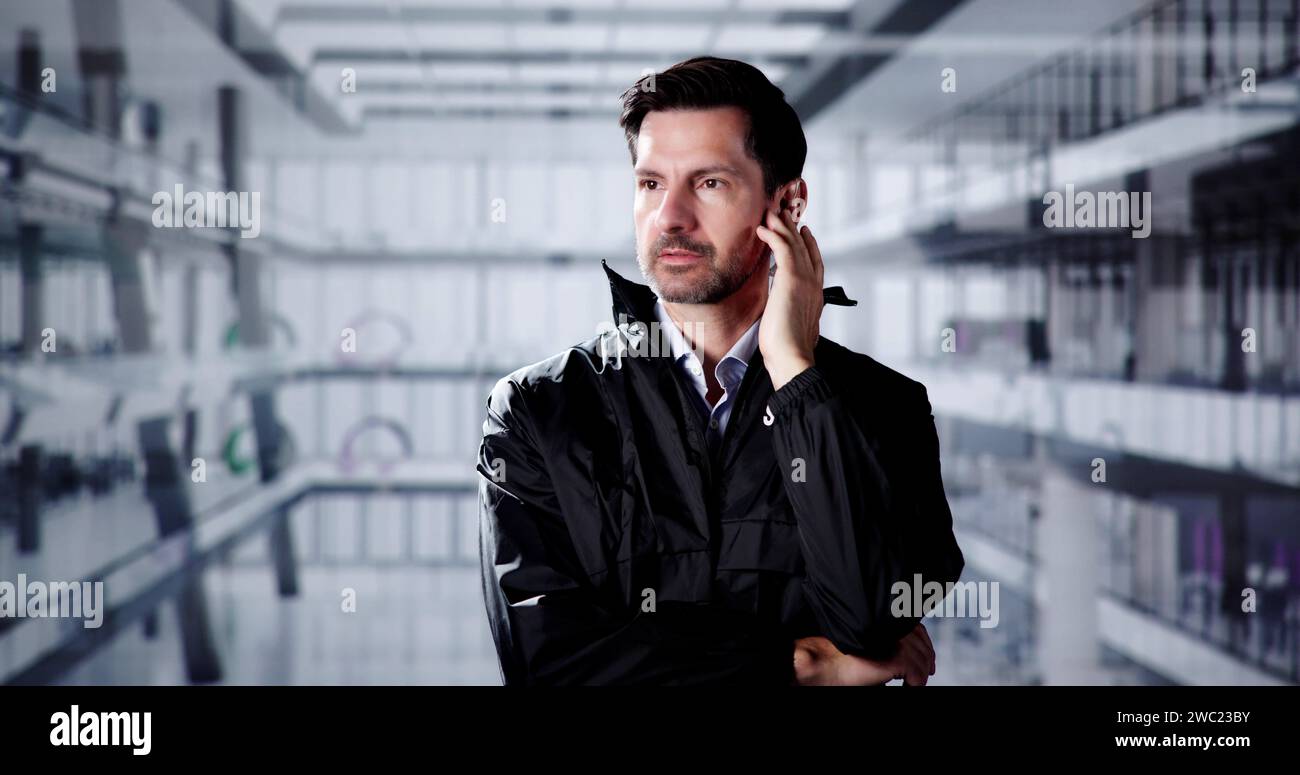 Mall Or Retail Store Security Guard Officer Stock Photo - Alamy