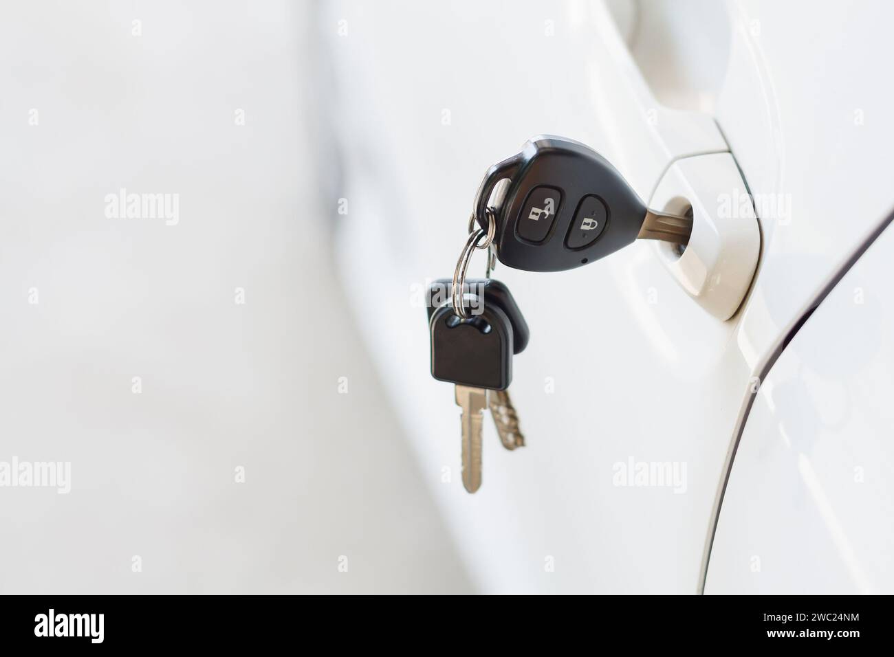 Keys left in door hi-res stock photography and images - Alamy