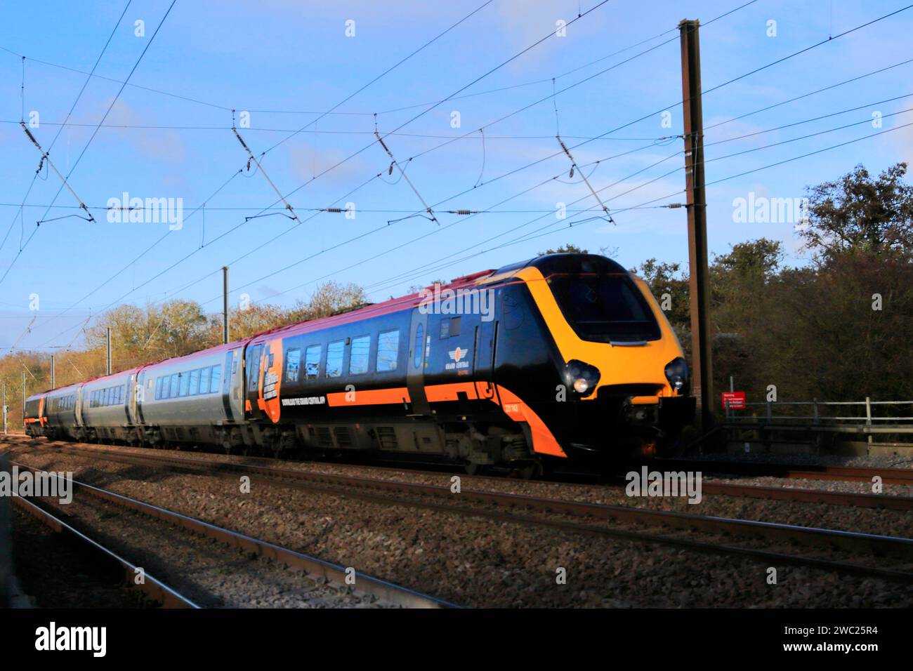 221 143 super voyager train hi-res stock photography and images - Alamy