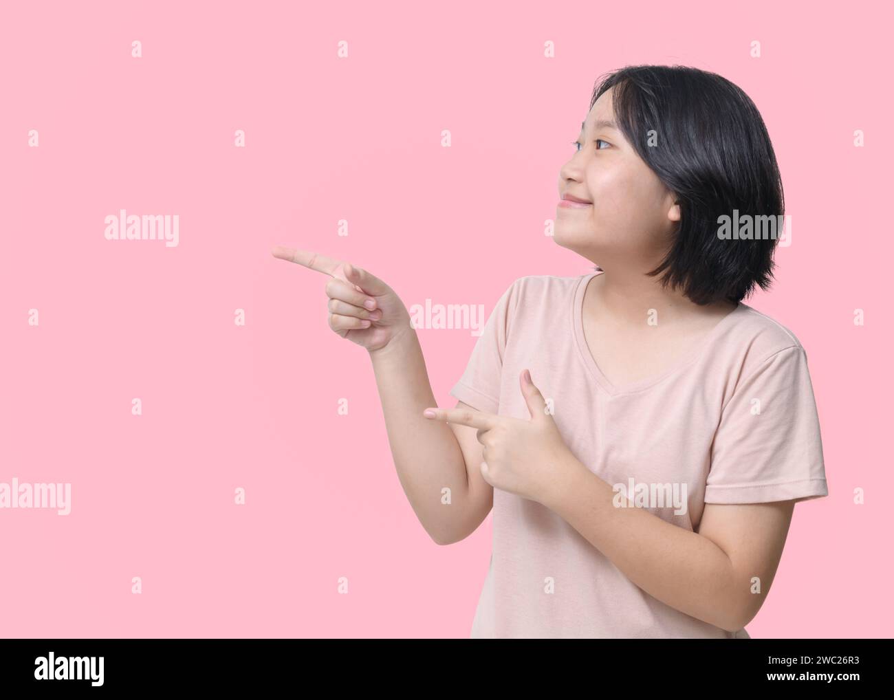 Teenager child pointing side hi-res stock photography and images - Alamy