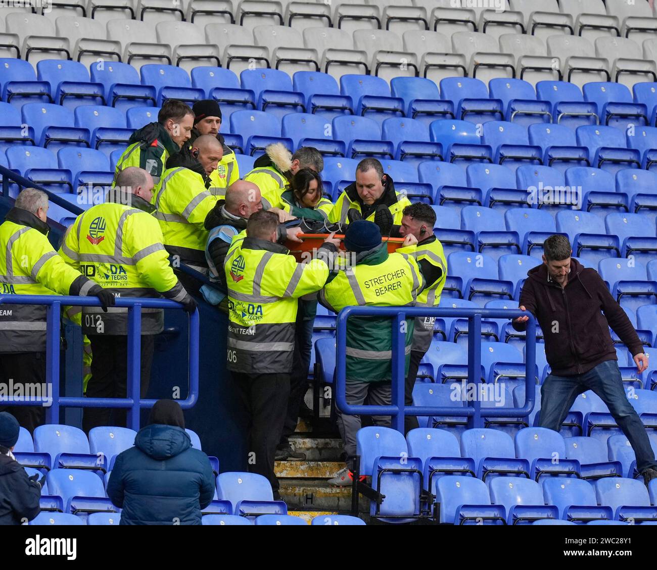 English league soccer football stretcher hi-res stock photography and ...
