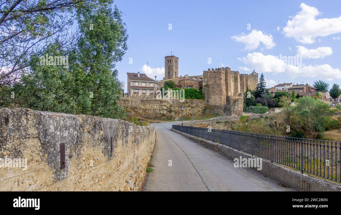 The river bridge and castle at Buitrago del Lozoya, Madrid, Spain Stock ...