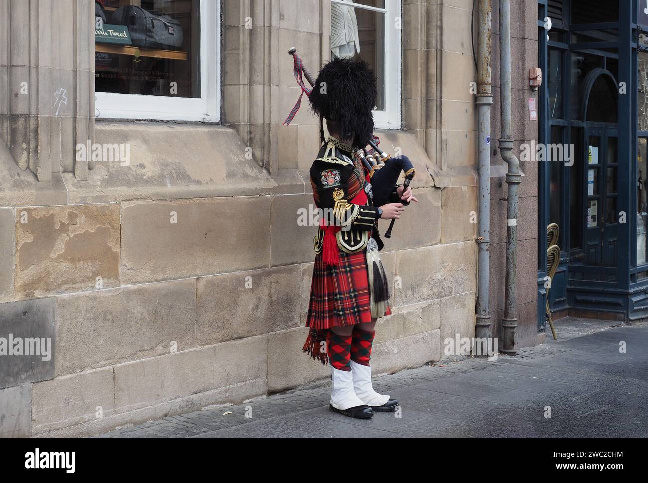 EDINBURGH, UK - SEPTEMBER 15, 2023: Bagpipe Player Busking On The Royal ...