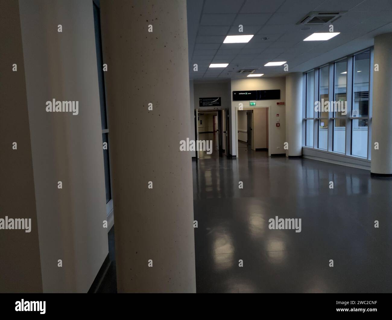 Corridor of a hospital with windows showing the outside Stock Photo - Alamy