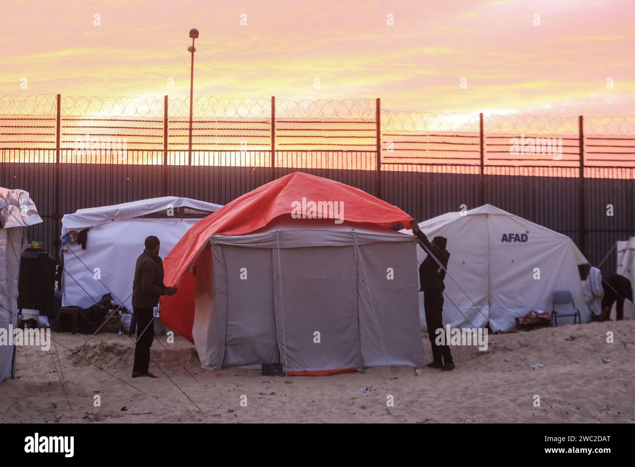 Rafah, Palestinian Territories. 13th Jan, 2024. Displaced Palestinians ...