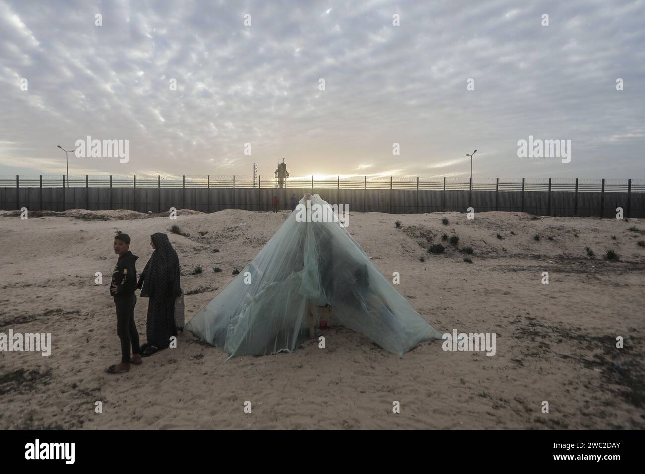 Rafah, Palestinian Territories. 13th Jan, 2024. Displaced Palestinians ...