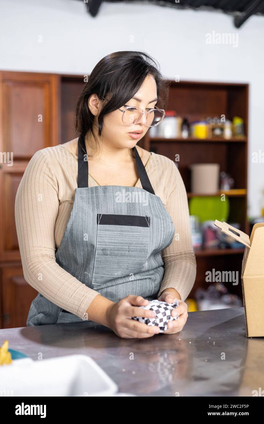 takeaway burger packaging, fast food ready for delivery, customer ...