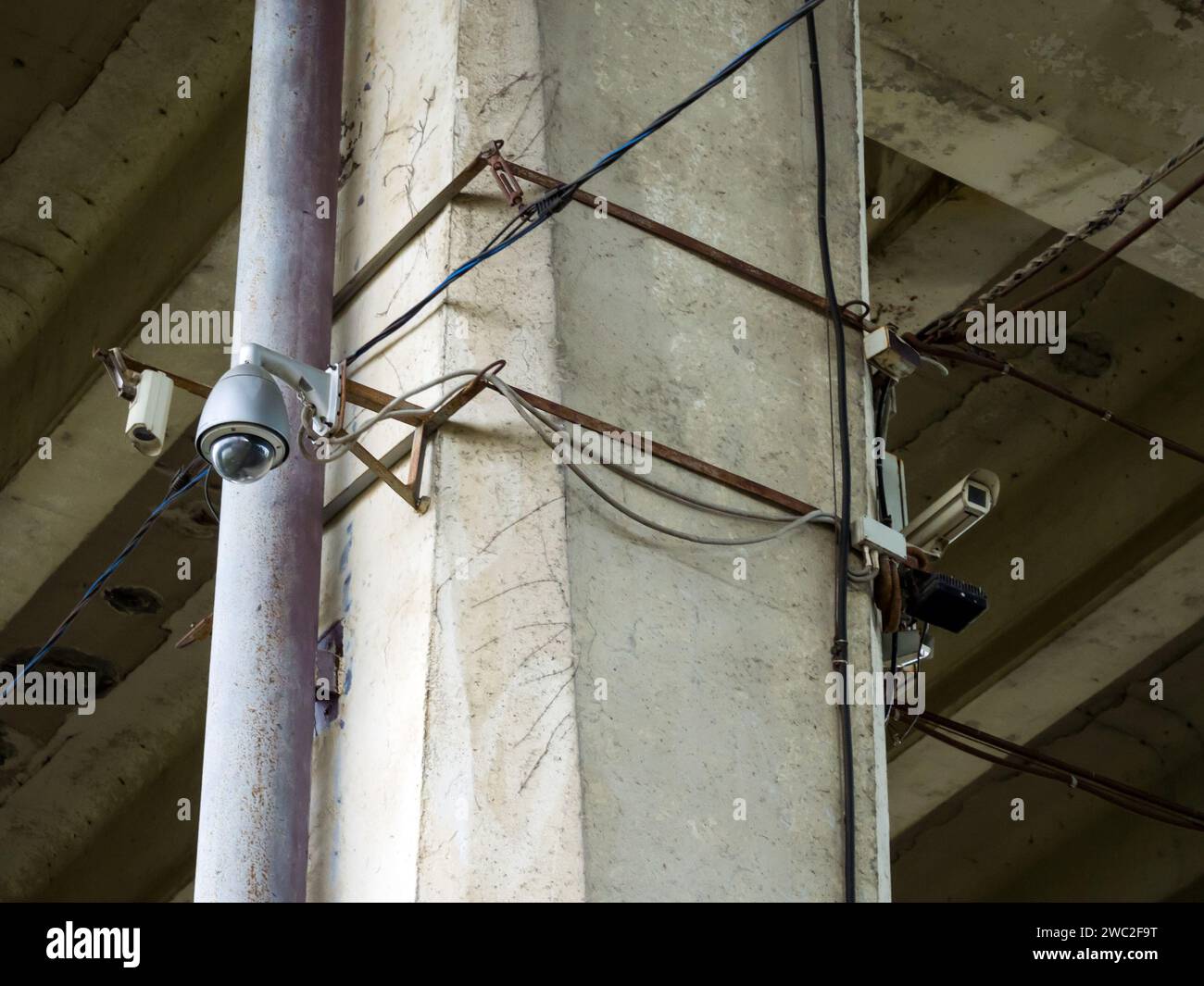 System monitoring bridge hi-res stock photography and images - Alamy