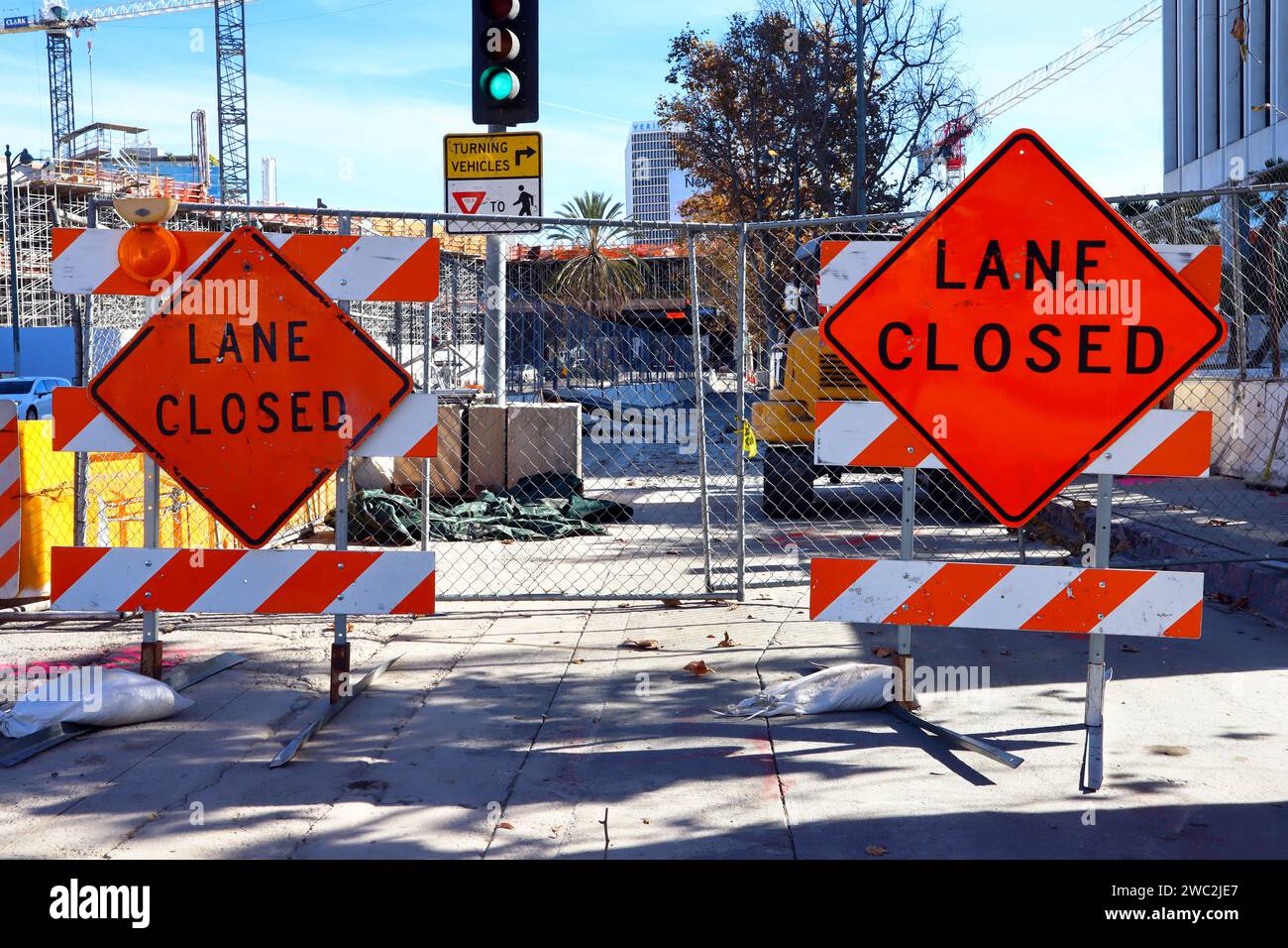 American road detour sign hi-res stock photography and images - Alamy