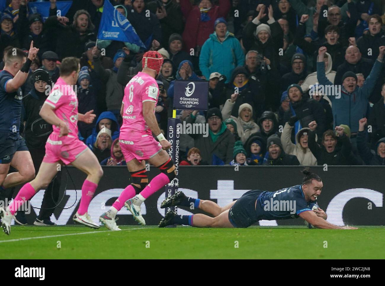 Leinster's James Lowe scores their first try during the Investec ...