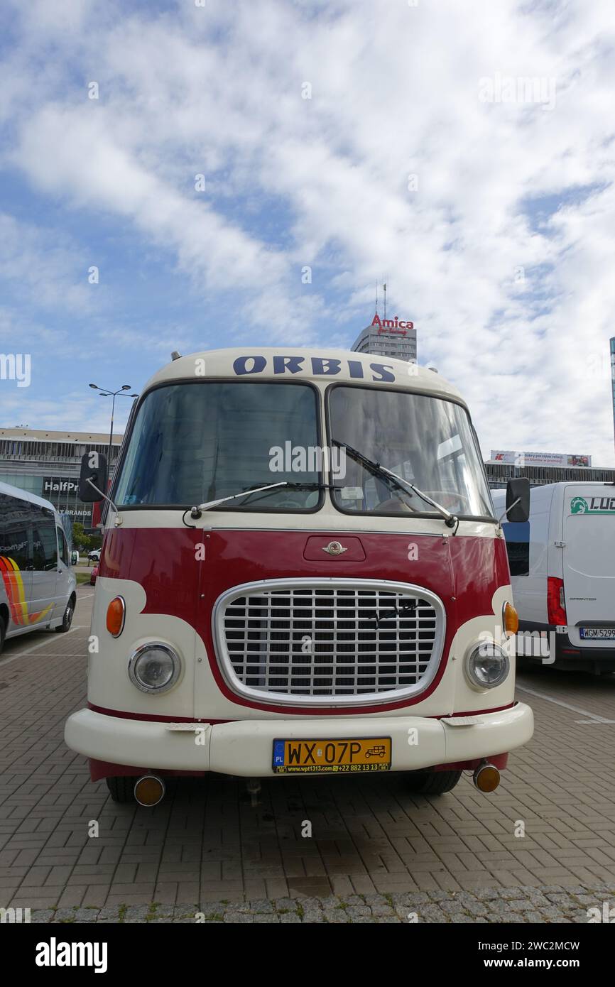 Bus coach vintage old hi-res stock photography and images - Alamy