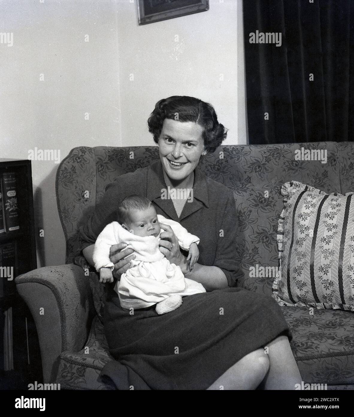 1950s baby black and white hi-res stock photography and images - Alamy