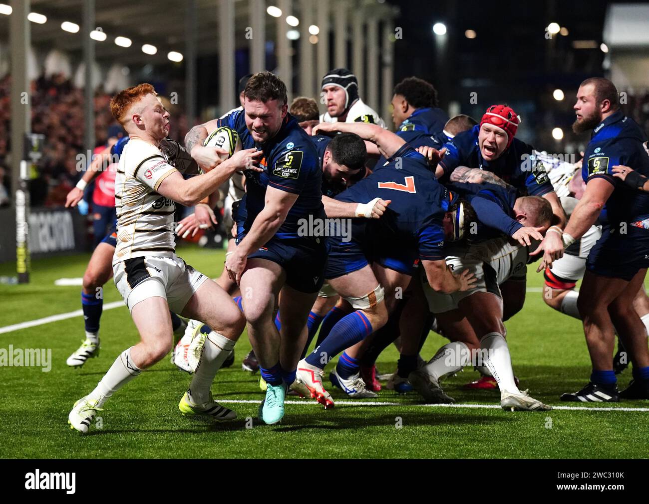 Edinburgh's Ewan Ashman scores their side's second try of the game ...