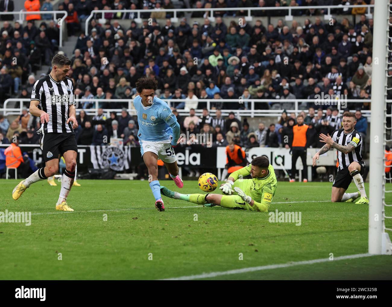 Oscar bobb newcastle score hi-res stock photography and images - Alamy