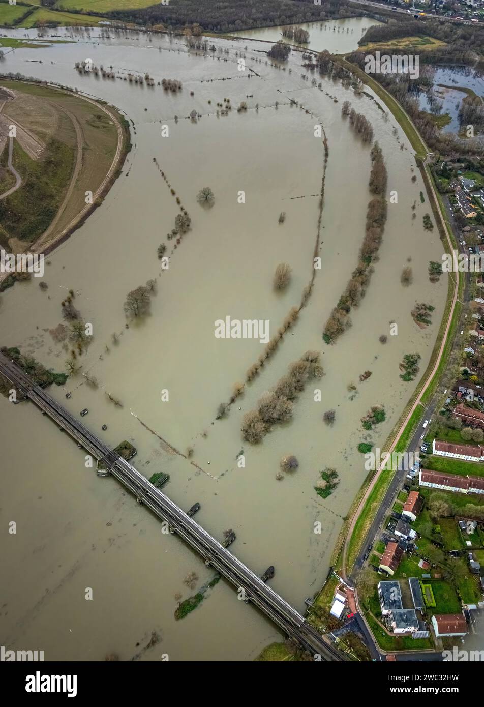 Luftbild, Ruhrhochwasser, Weihnachtshochwasser 2023, Fluss Ruhr tritt nach starken Regenfällen ...