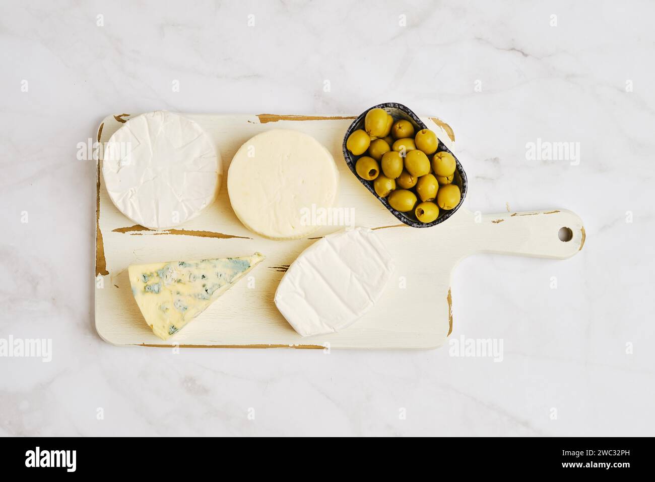 Top view of brie, camembert, goat cheese and cheese with blue mold on ...