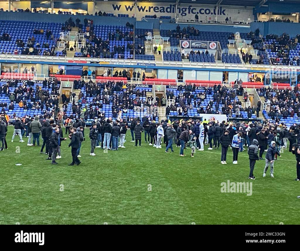 Readings fans during the game hi-res stock photography and images - Alamy