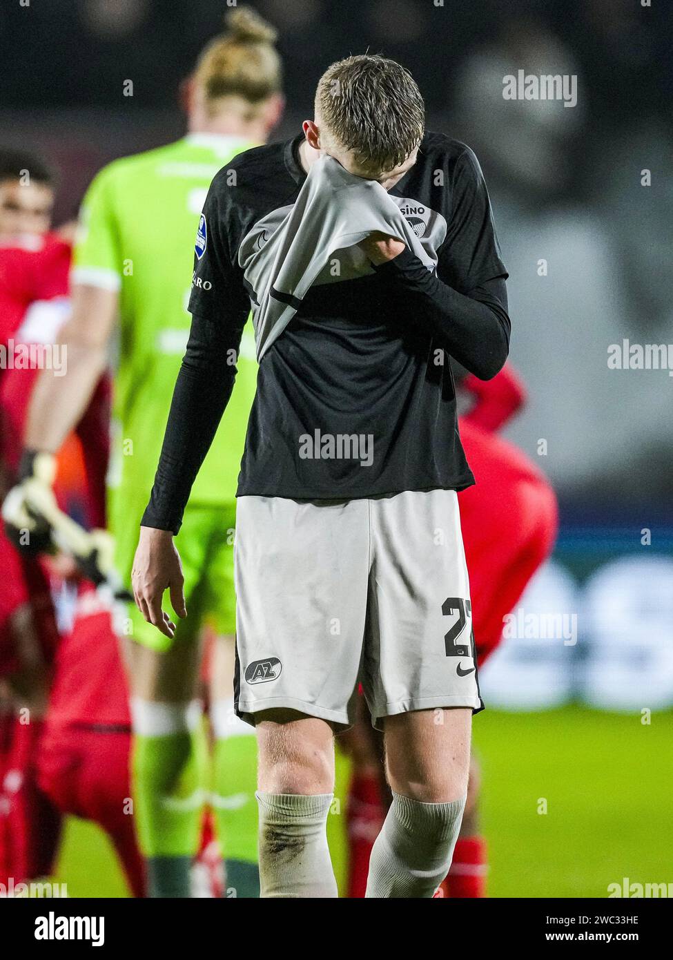ENSCHEDE - Maxim Dekker of AZ Alkmaar is disappointed by the loss ...