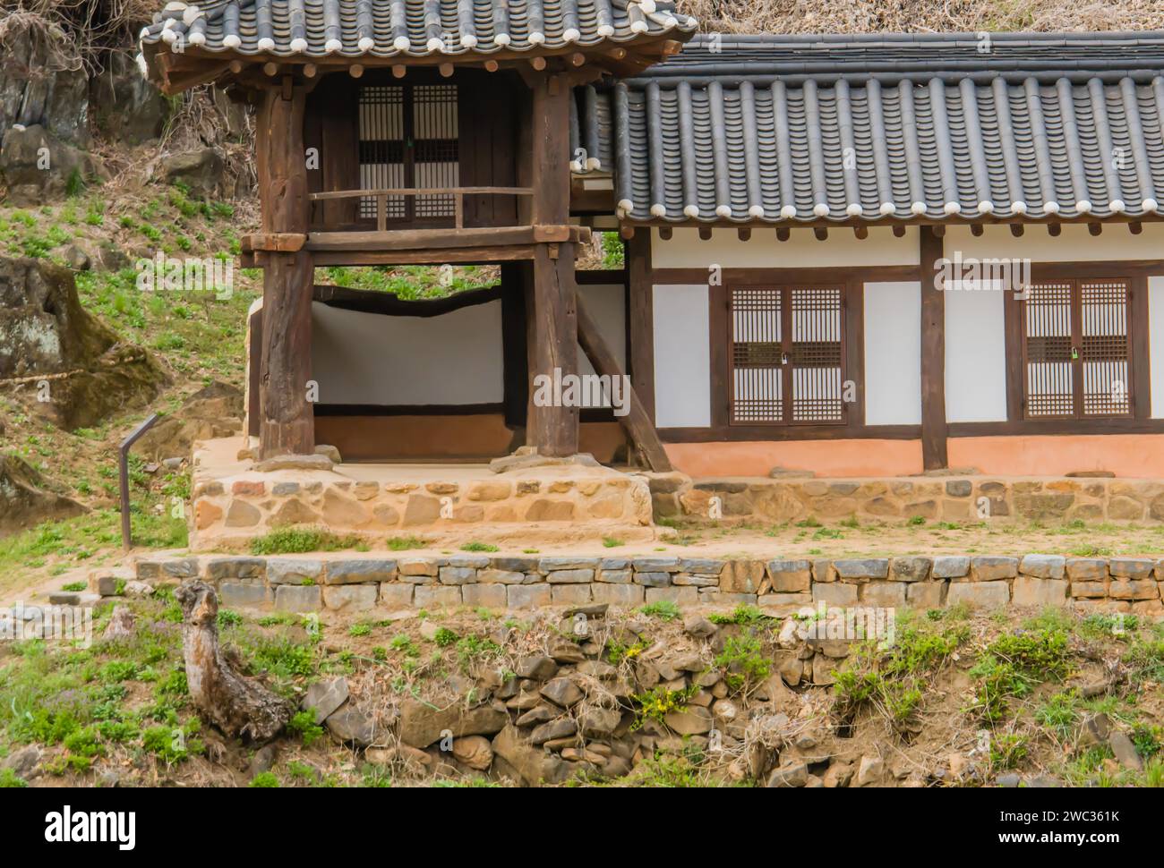 Traditional Korean style building with ceramic tiled roof in ...