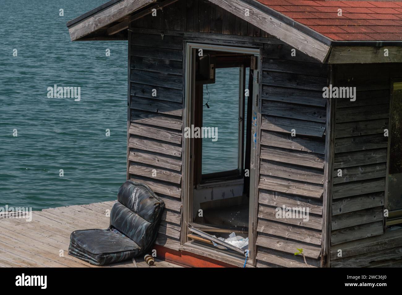 Old abandoned fishing shack and dock floating on surface of lake Stock ...